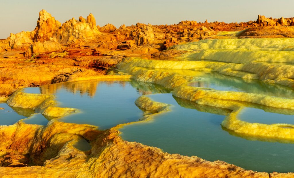Volcan Dallol : Explorer le paysage le plus surréaliste de la Terre au ...