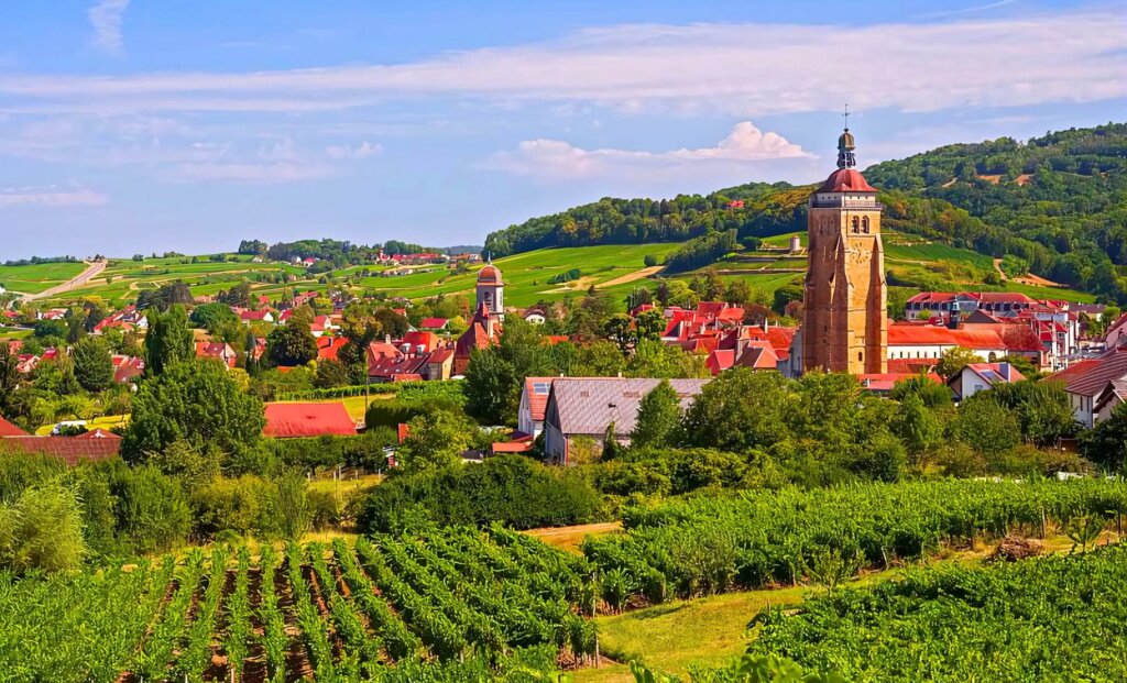 Ces villages médiévaux qui font battre le cœur de la Bourgogne